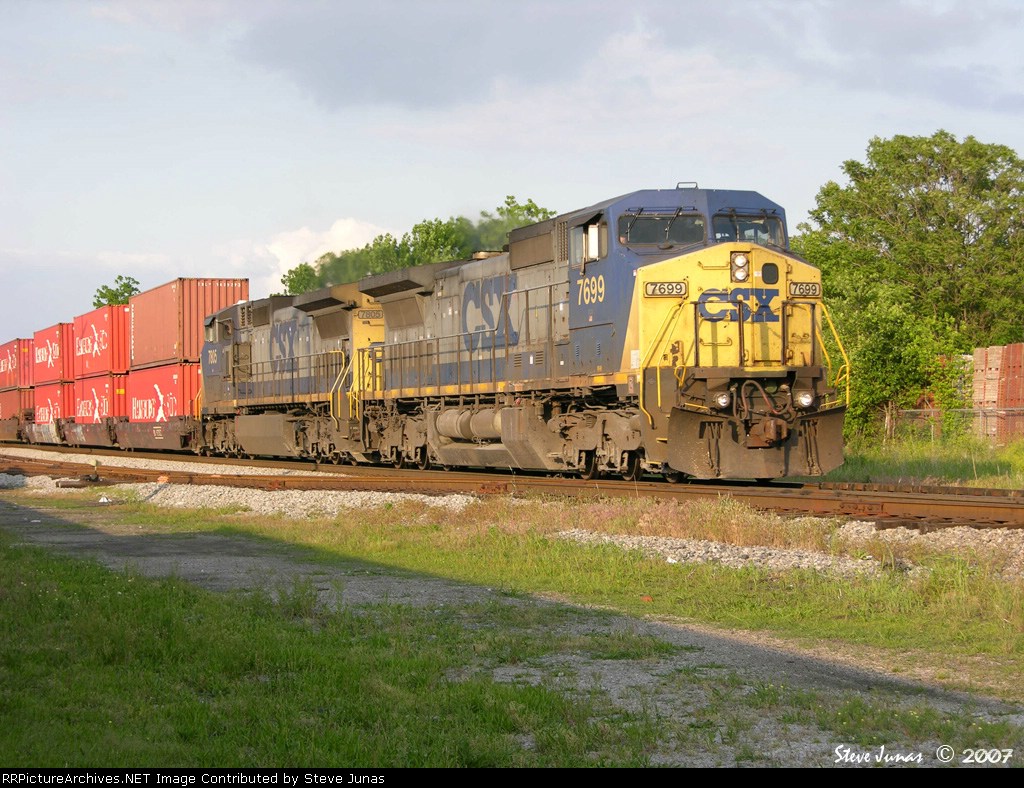 CSX 7699.7805 Q215 Enters Bowling Green
